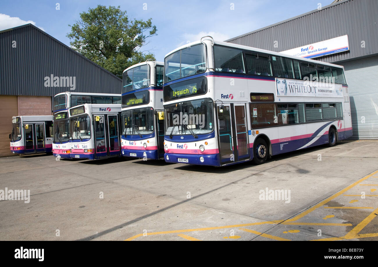 Premiers bus Banque de photographies et d’images à haute résolution - Alamy