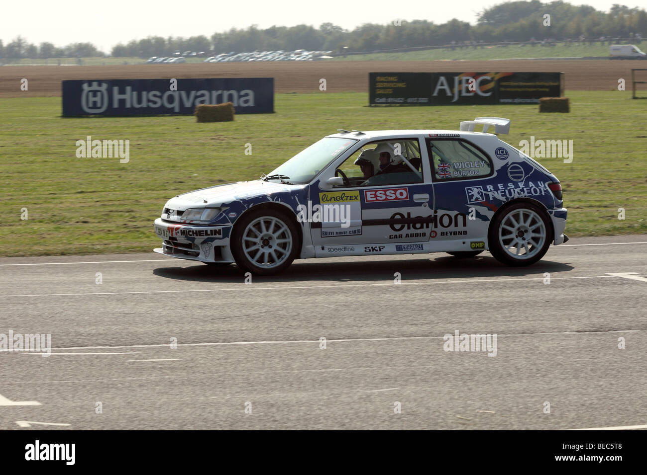Peugeot 306 rally car Banque de photographies et d’images à haute ...