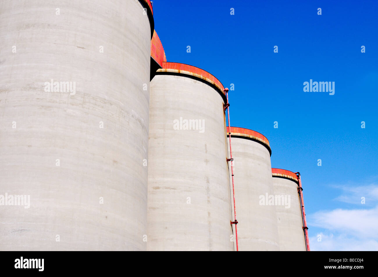 Silos de ciment en vrac Banque de photographies et d’images à haute ...