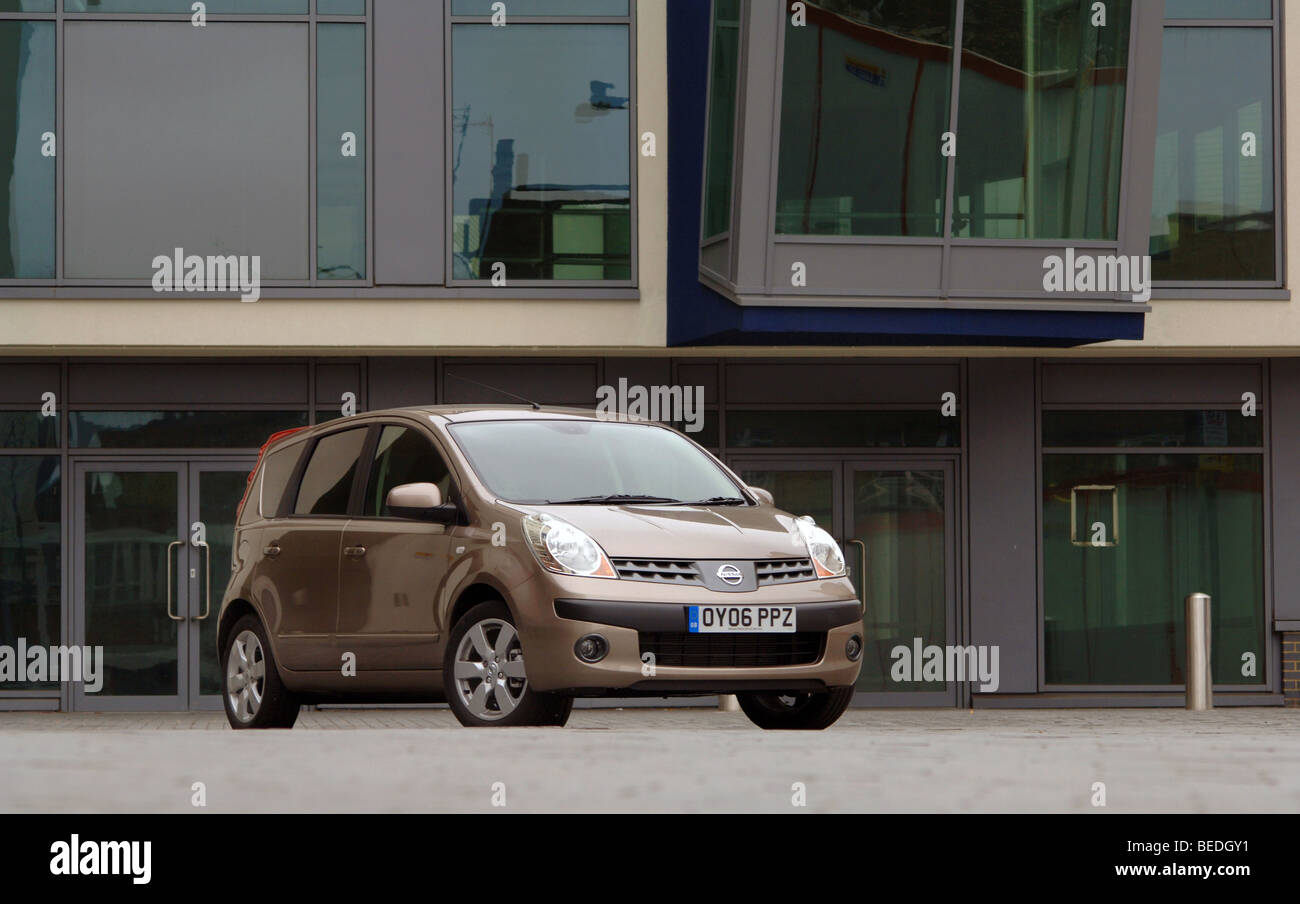 Nissan note Banque de photographies et d’images à haute résolution - Alamy