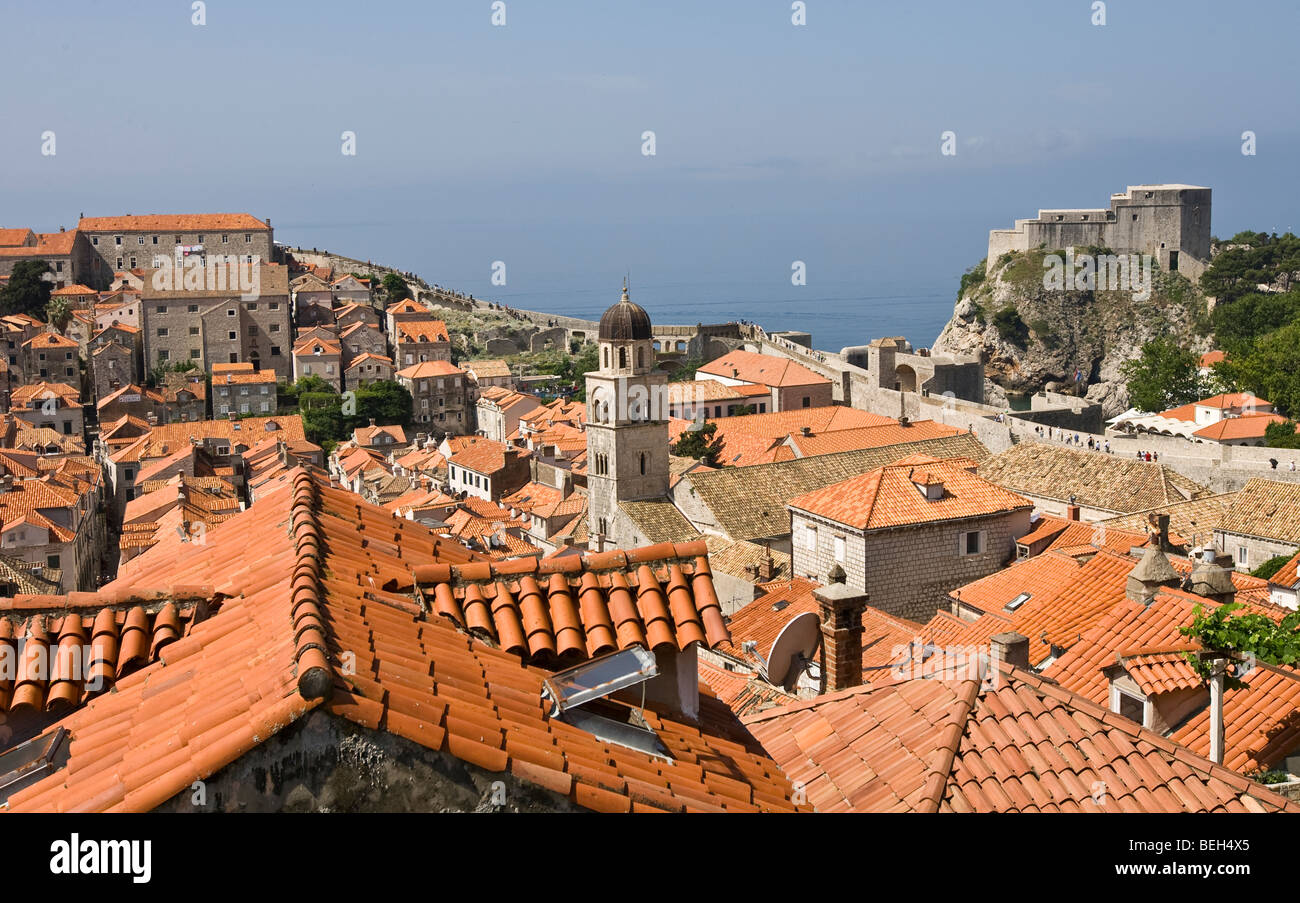 Toits tuiles Banque de photographies et d’images à haute résolution - Alamy