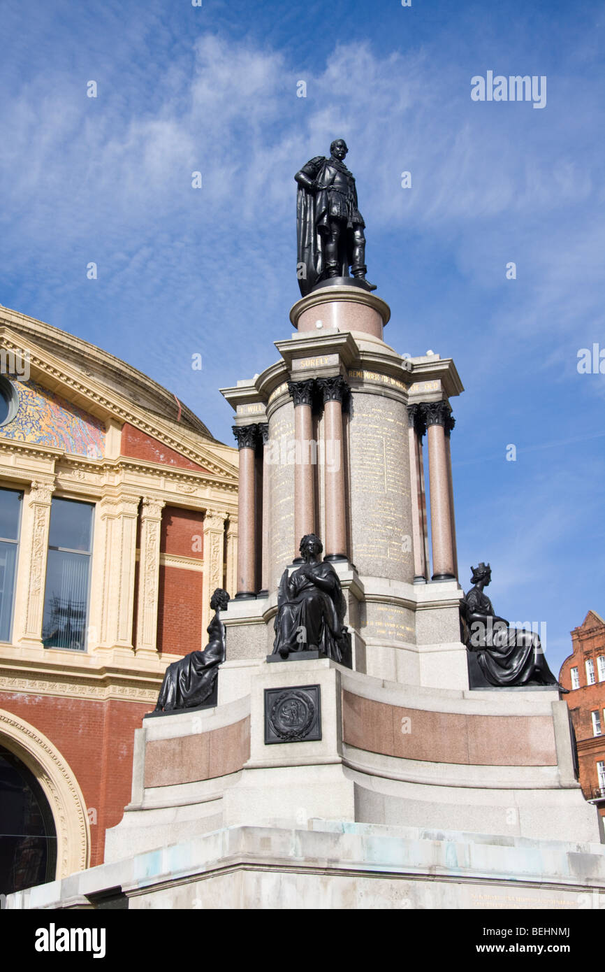 Statue royale albert hall londres angleterre Banque de photographies et ...