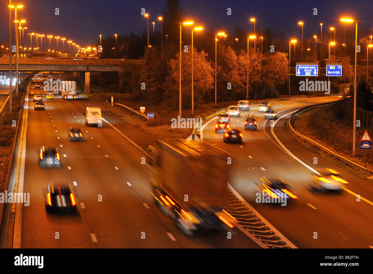 Heure de pointe du soir sur l'autoroute Banque de photographies et d ...