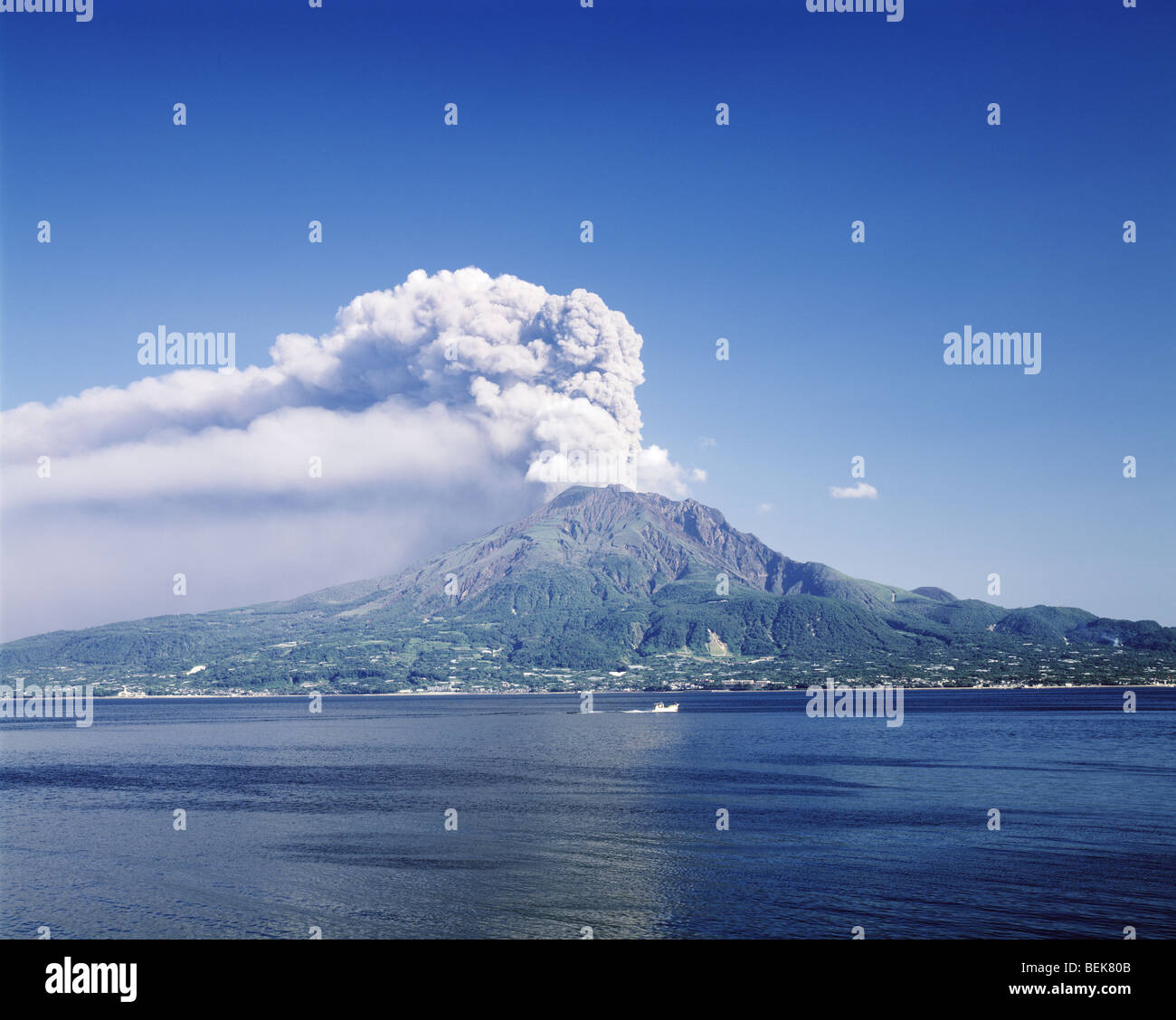 Sakurajima volcano Banque de photographies et d’images à haute ...