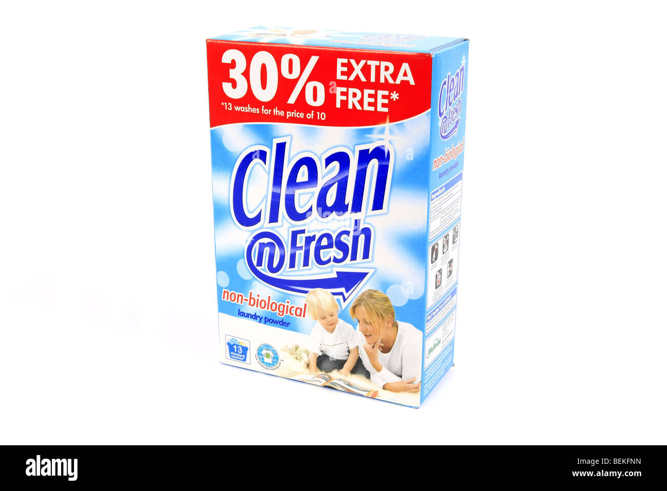 Un fond blanc découpé d'une boîte de lessive en poudre non biologiques ...