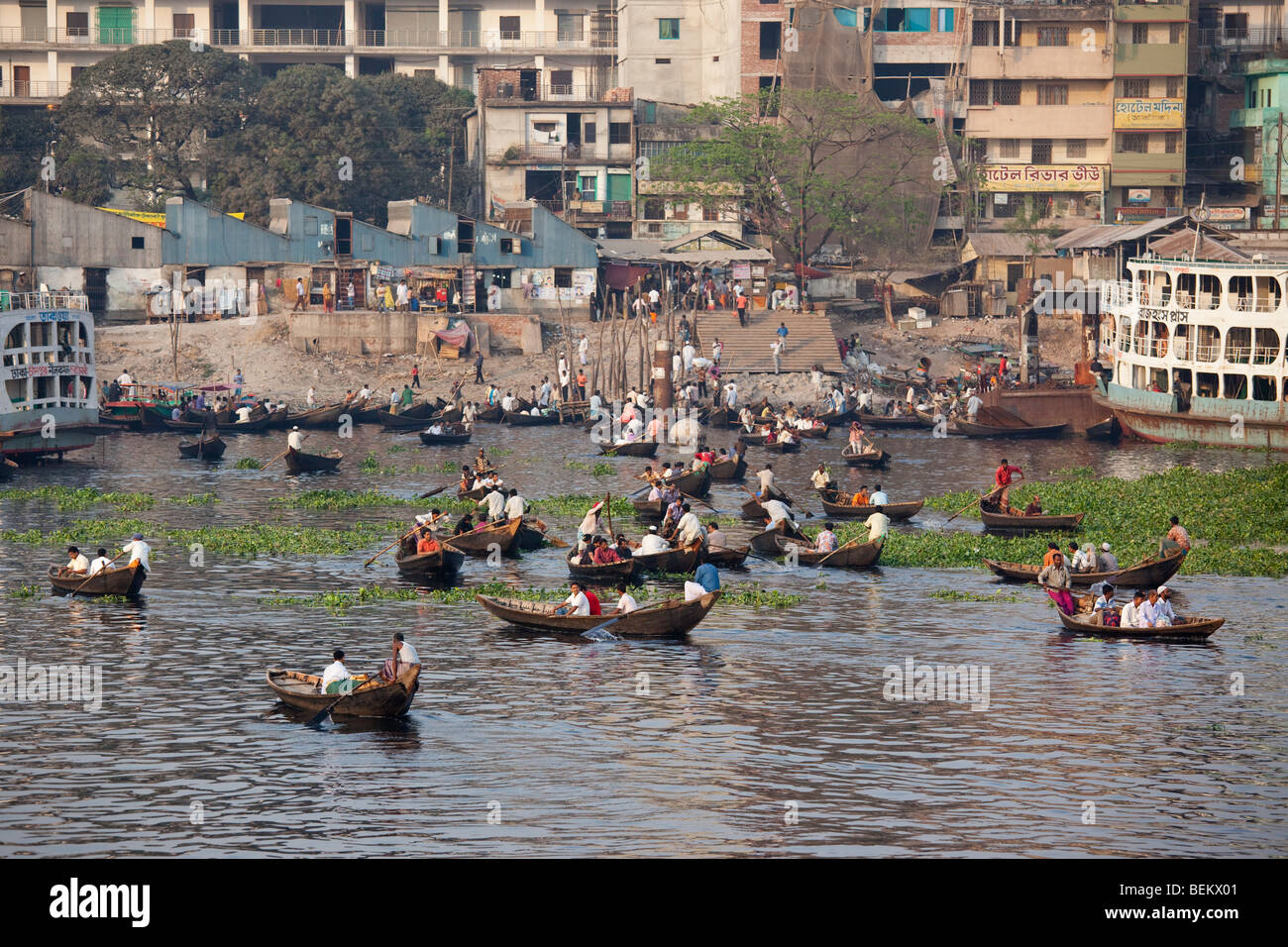Dingi nouka Banque de photographies et d’images à haute résolution - Alamy