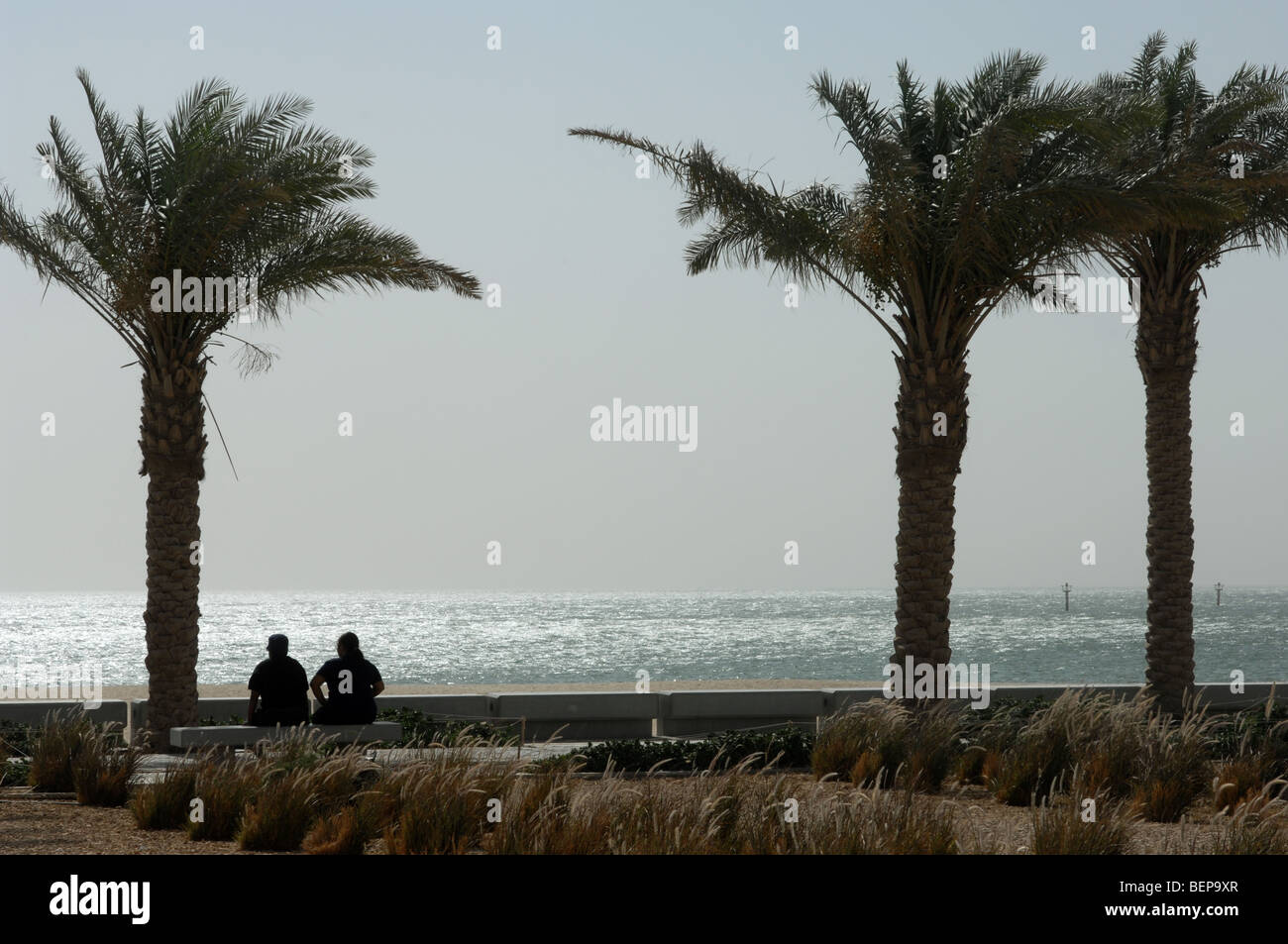 Kuwait couple Banque de photographies et d’images à haute résolution ...