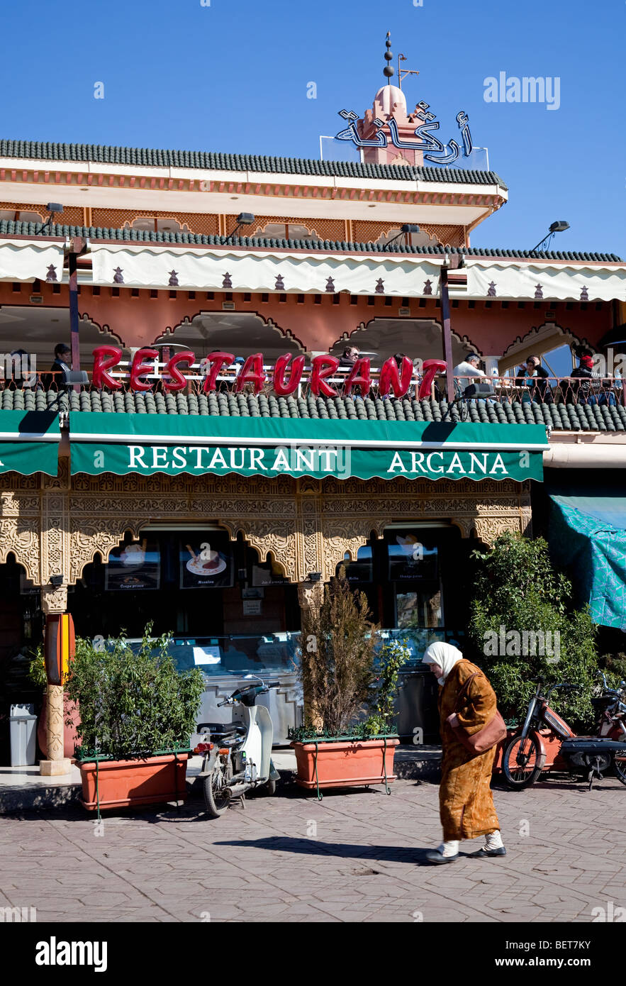 Café Argana sur la place Jemaa el-Fna, Marrakech, Maroc Photo Stock - Alamy