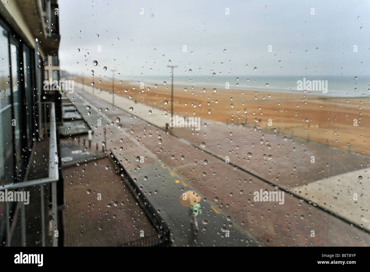 Gouttes de pluie sur la plage Banque de photographies et d’images à ...