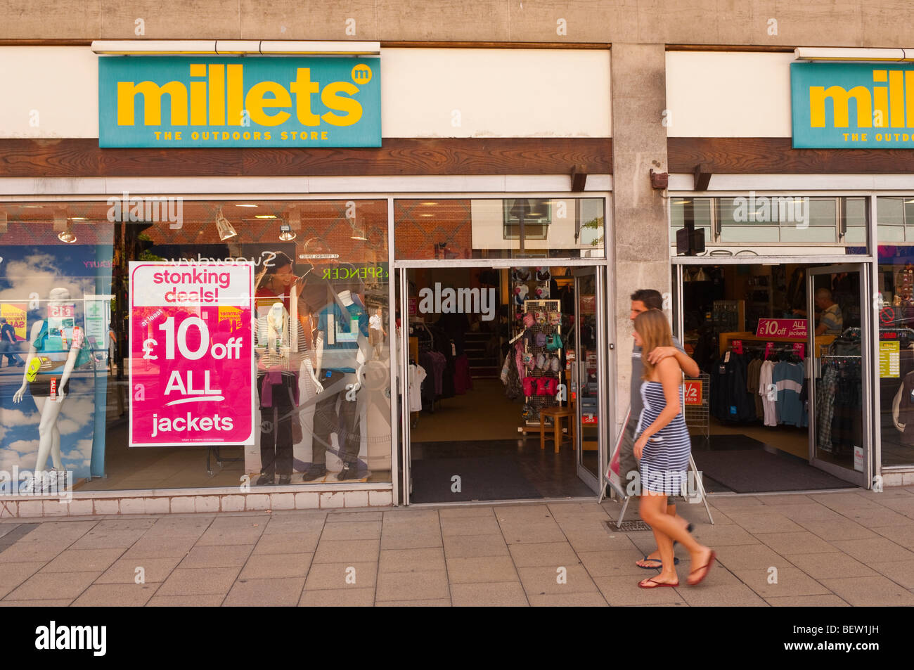 Millets shop Banque de photographies et d’images à haute résolution - Alamy