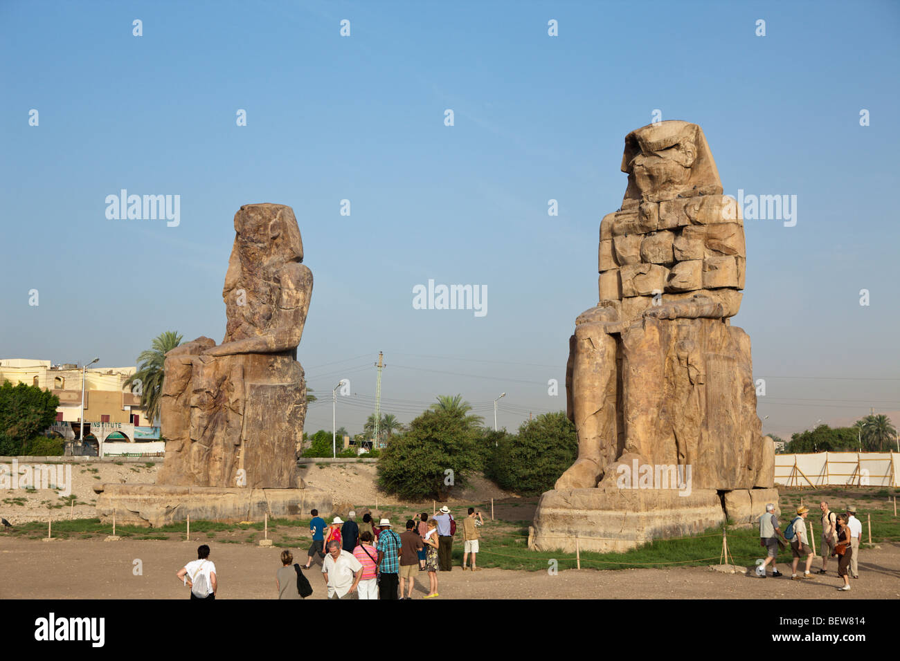 Memnon colossi Banque de photographies et d’images à haute résolution ...