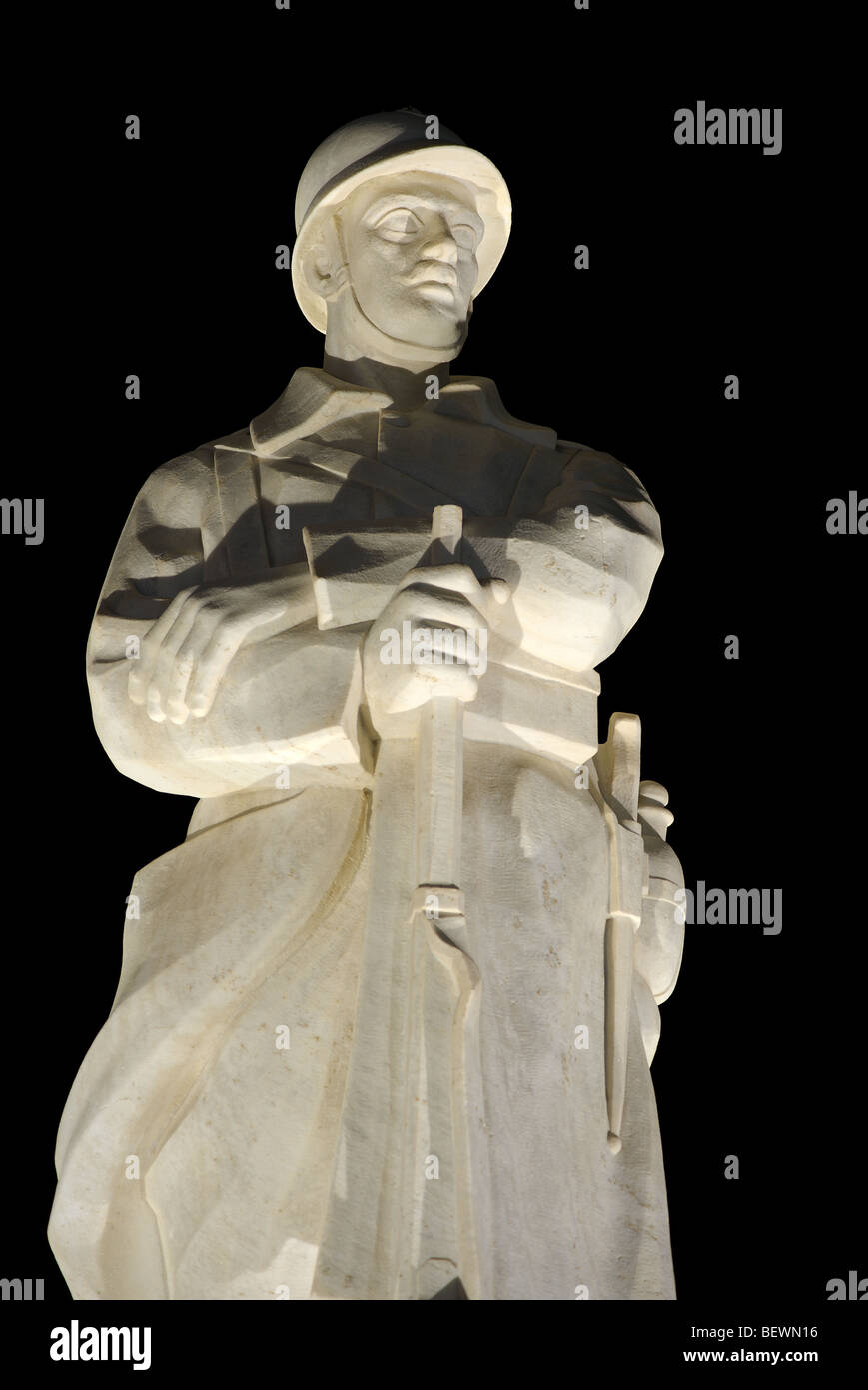 Vue nocturne du monument au Soldat inconnu dans Rethymnon Crète Grèce ...