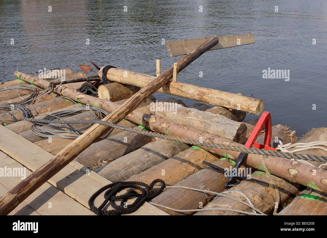 Wood raft Banque de photographies et d’images à haute résolution - Alamy