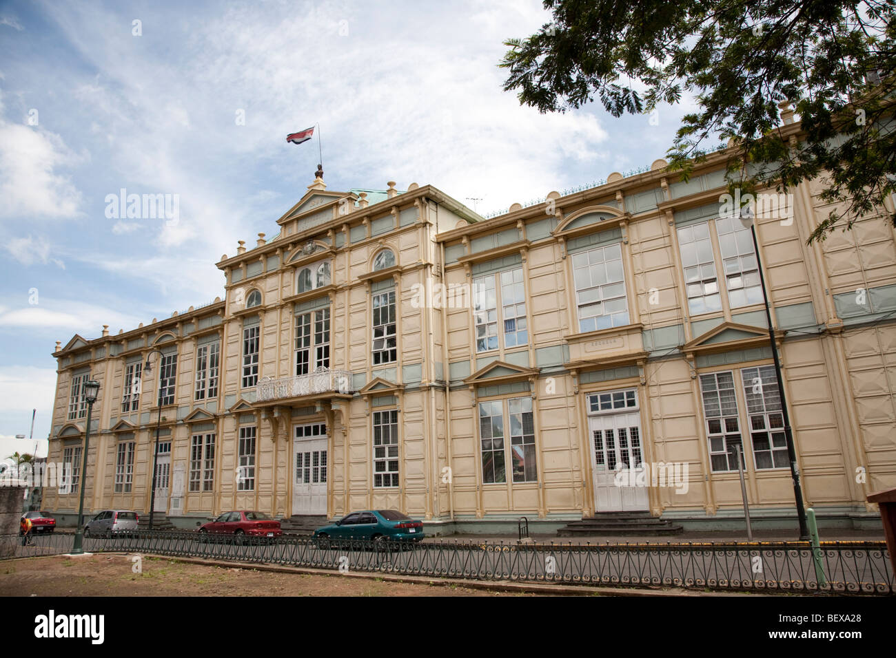 Edificio metalico Banque de photographies et d’images à haute ...