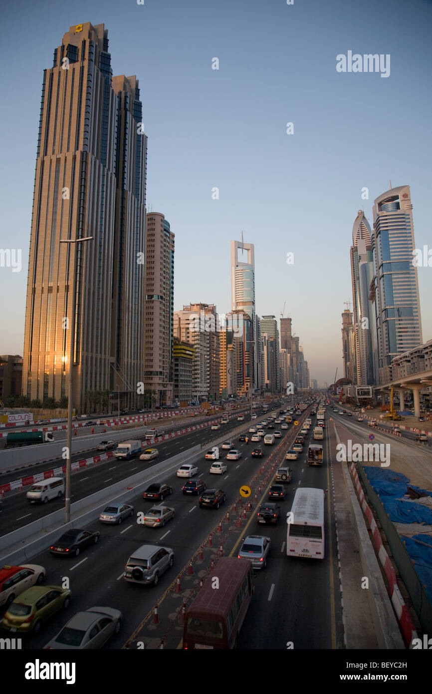 Traffic congestion dubai uae Banque de photographies et d’images à ...