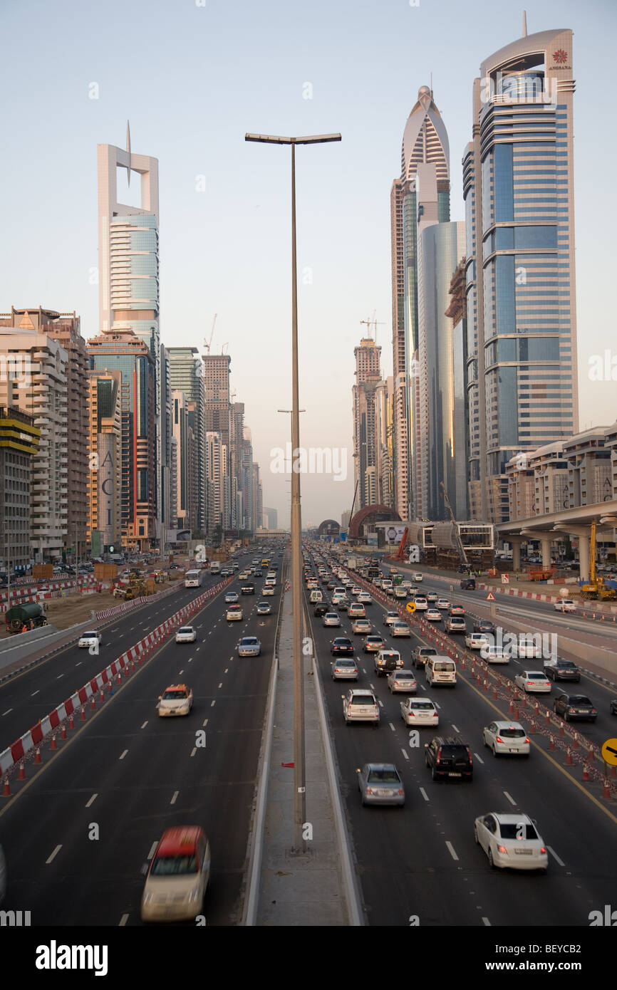Traffic congestion dubai uae Banque de photographies et d’images à ...