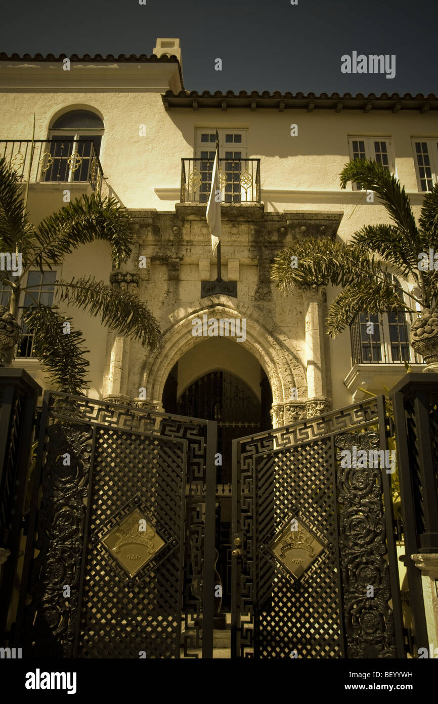 Versace Mansion Casa Casuarina – FYCB