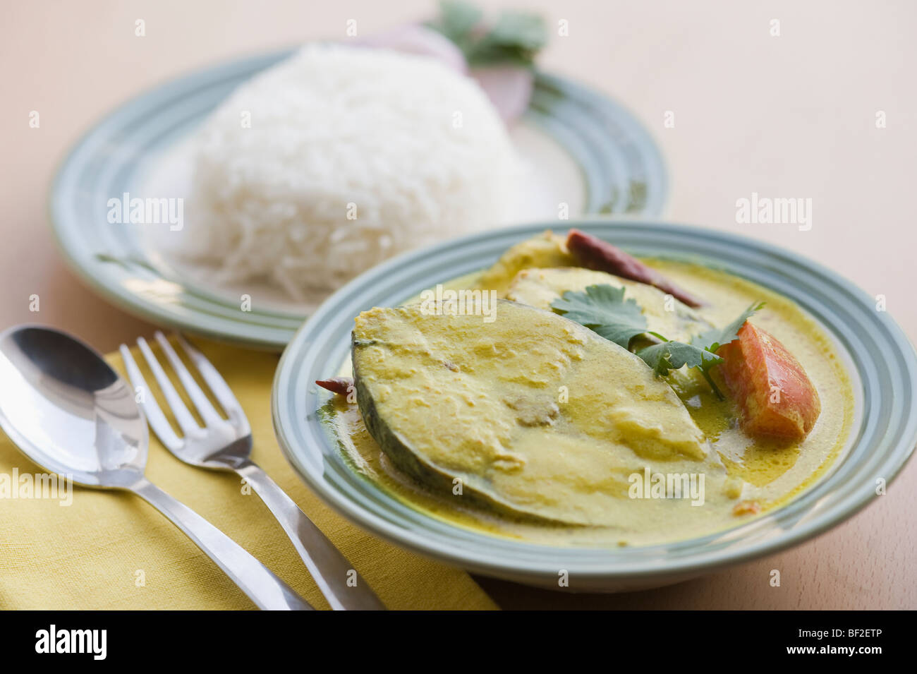 Assiette de poisson au curry Banque de photographies et d’images à ...