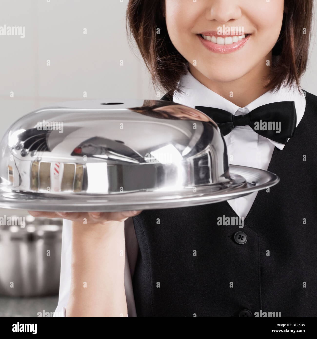 Serveuse avec plateau Banque de photographies et d’images à haute ...