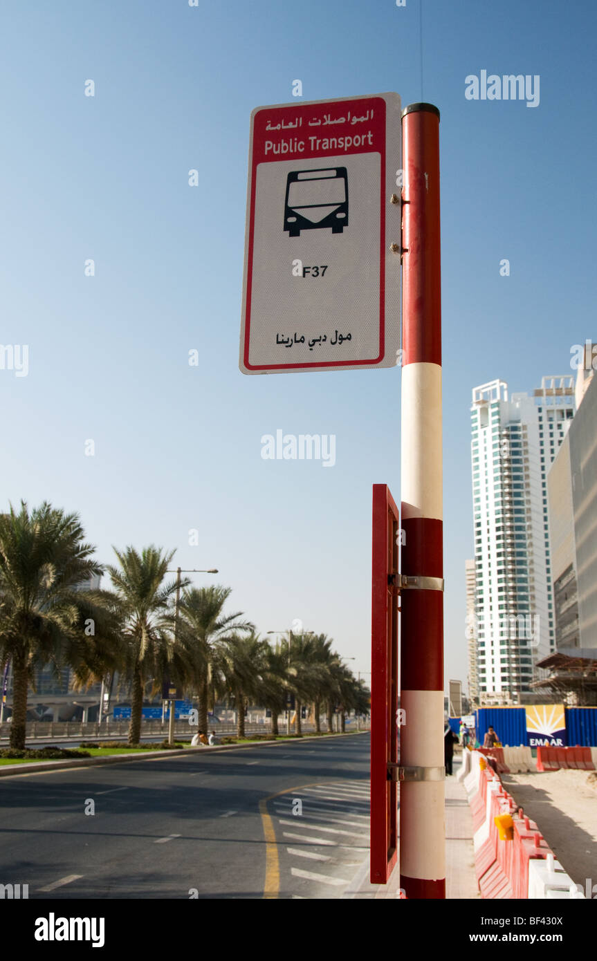 Public transport bus dubai uae Banque de photographies et d’images à ...