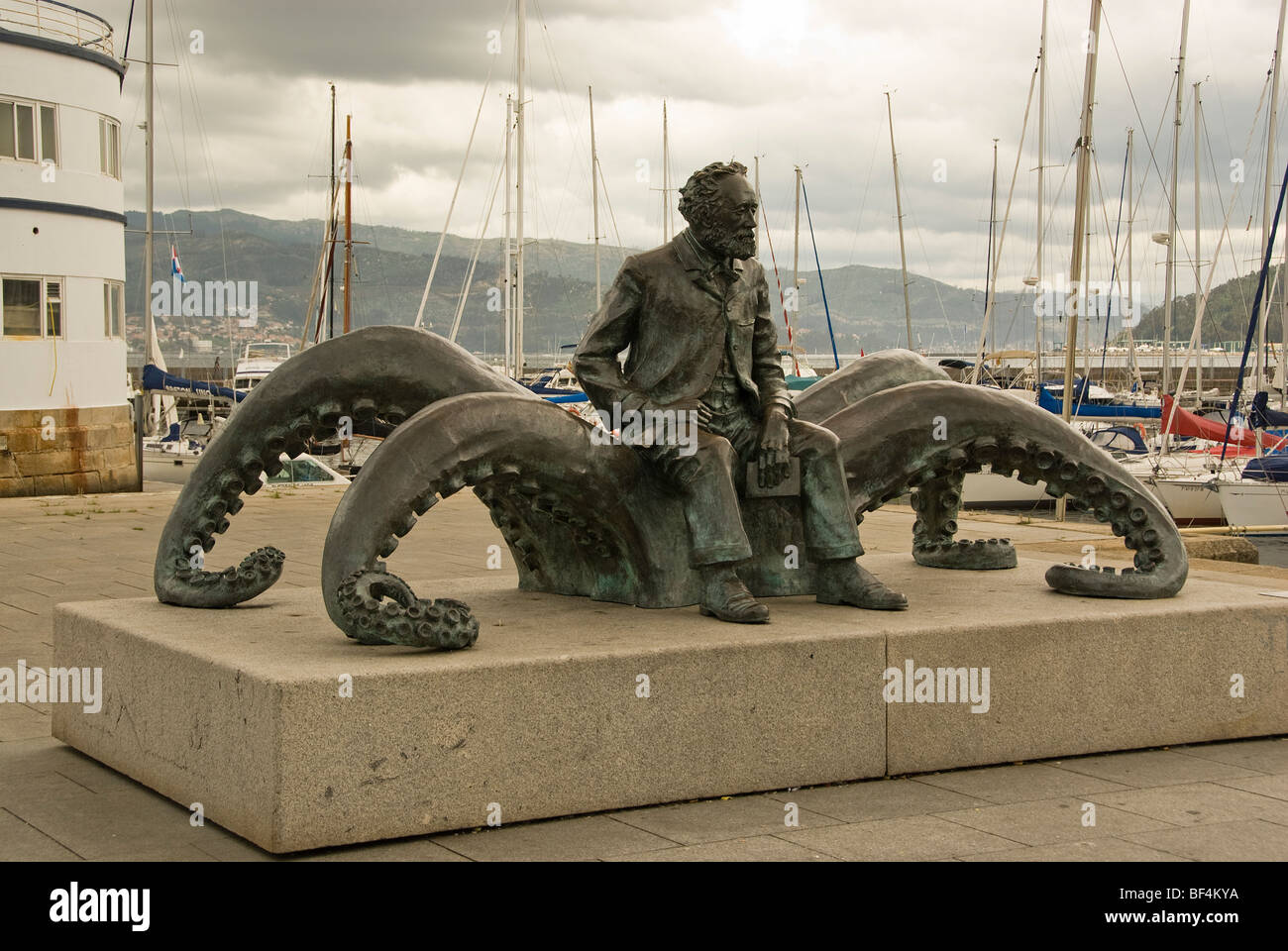 Statue de Jules Verne à Vigo Photo Stock - Alamy
