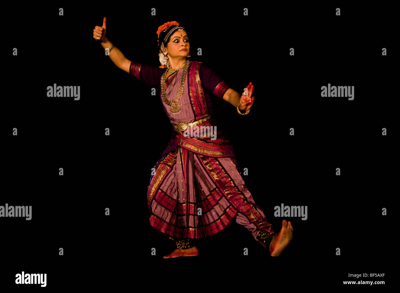 Bharatanatyam dress Banque de photographies et d’images à haute ...