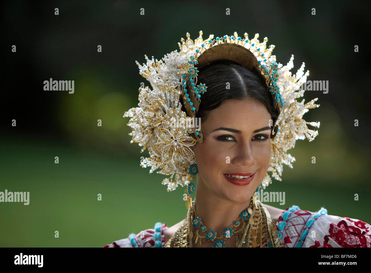 Le Pollera, Panama robe typique. Pollera, traje tipico de Panama Photo ...