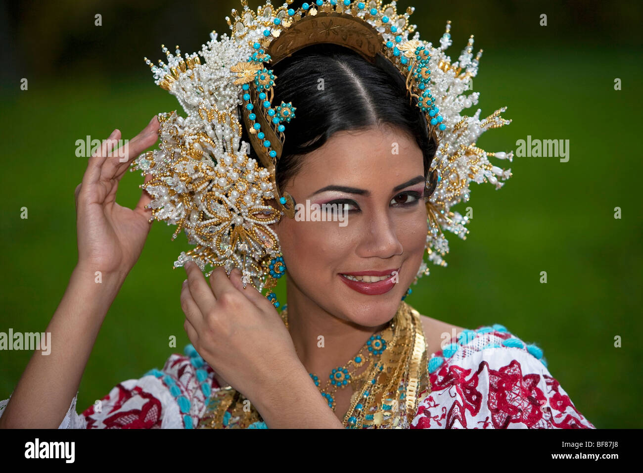 Le Pollera, Panama robe typique. Pollera, traje tipico de Panama Photo ...