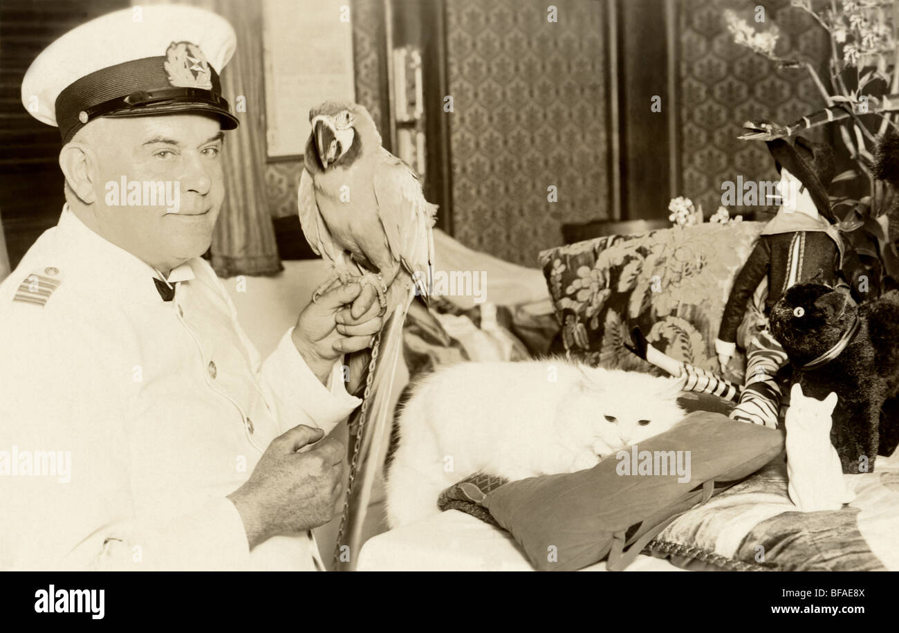 Un capitaine de navire et ses animaux Photo Stock - Alamy