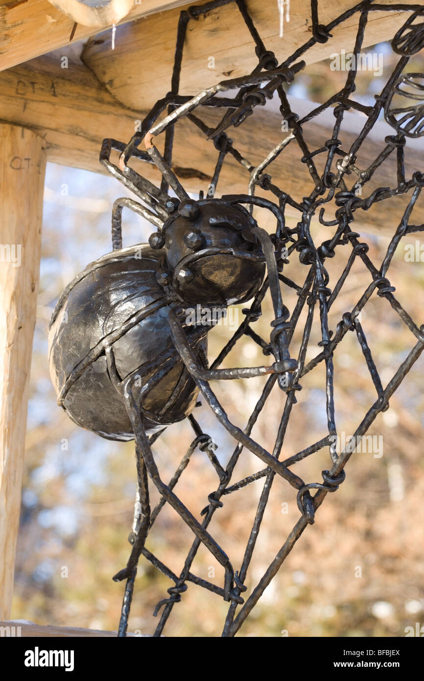 Le travail de forgeron dans les formes de spider et net Photo Stock - Alamy