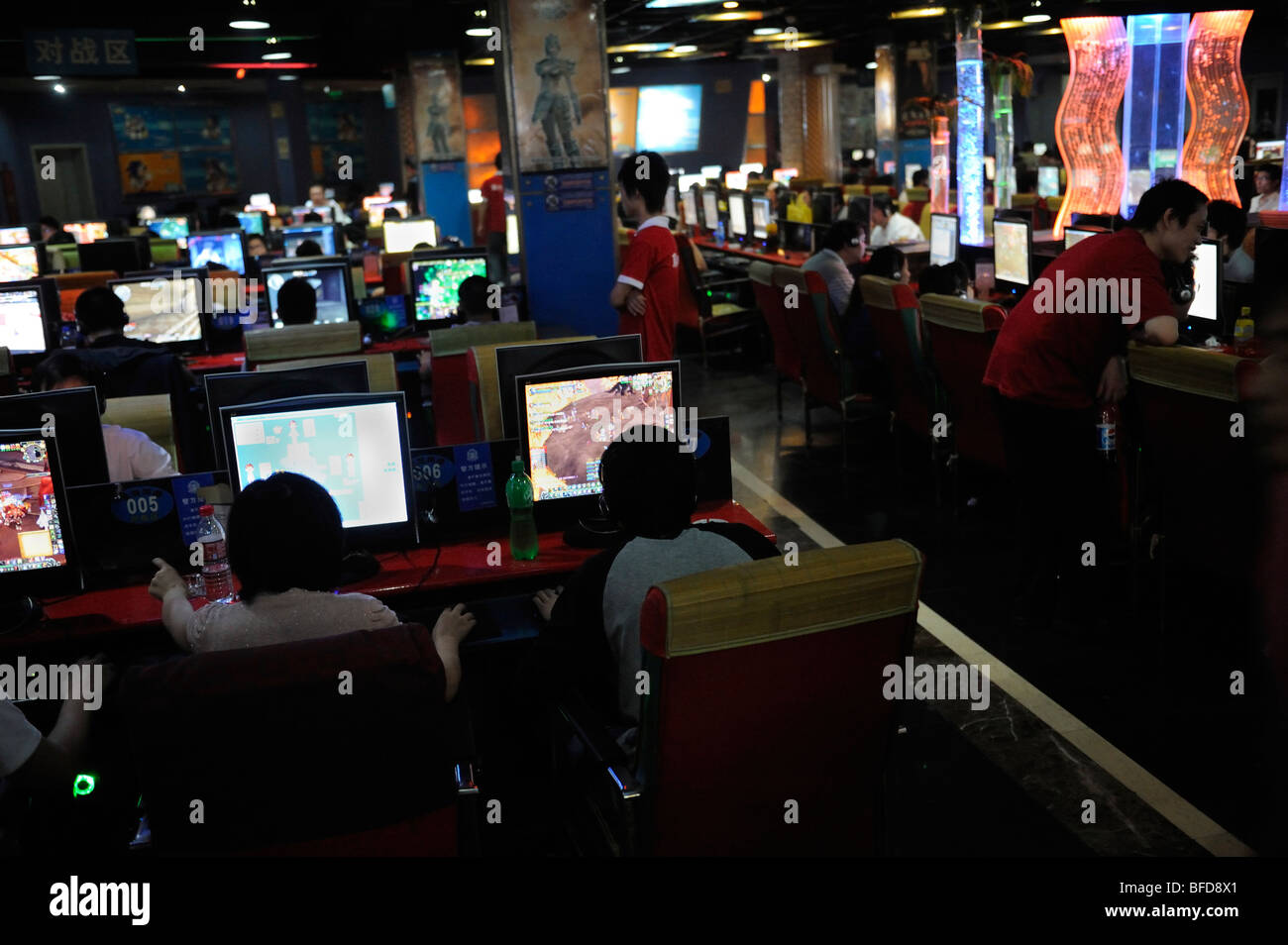 Cyber cafe Banque de photographies et d’images à haute résolution - Alamy