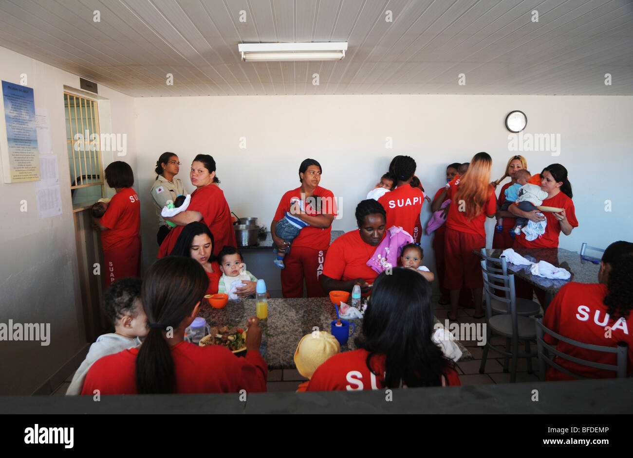 Cantine prison Banque de photographies et d’images à haute résolution ...