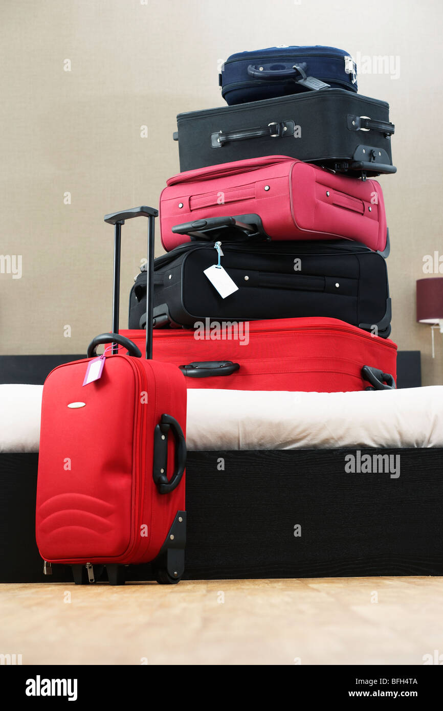 Valise pile Banque de photographies et d’images à haute résolution - Alamy