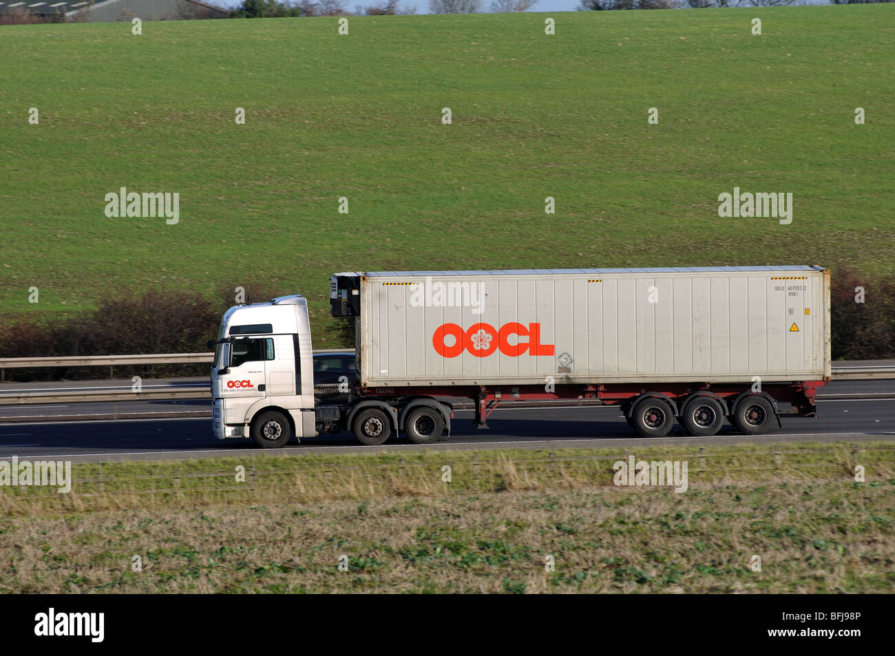 OOCL shipping container camion sur l'autoroute M40, Warwickshire ...