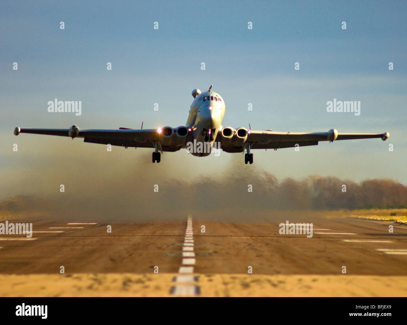 HS Nimrod MR2 d'un levé de RAF Kinloss MR Wing la base principale de la ...
