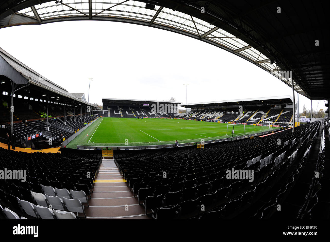 Fulham football club craven cottage stadium Banque de photographies et ...
