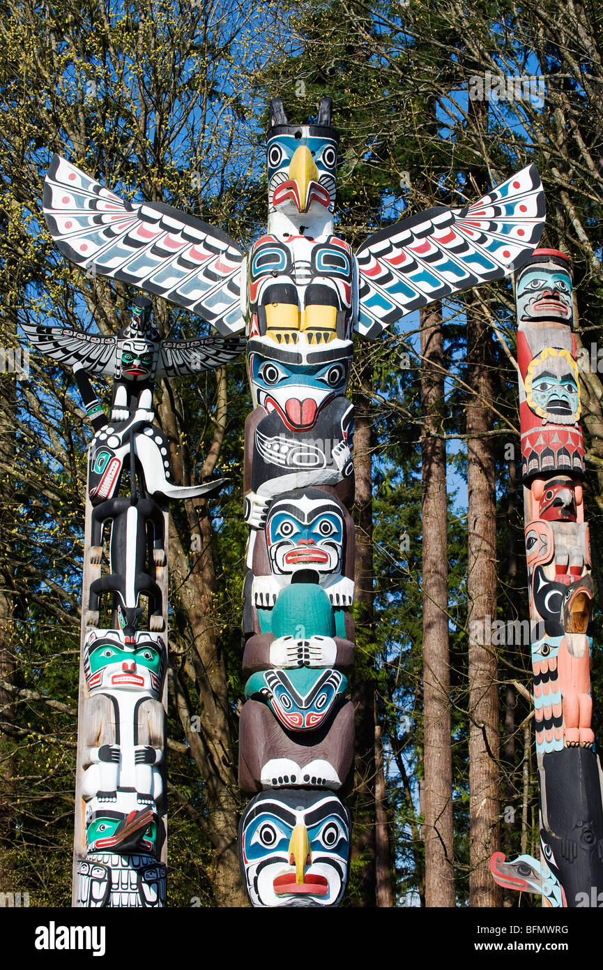 First nation totem pole Banque de photographies et d’images à haute ...