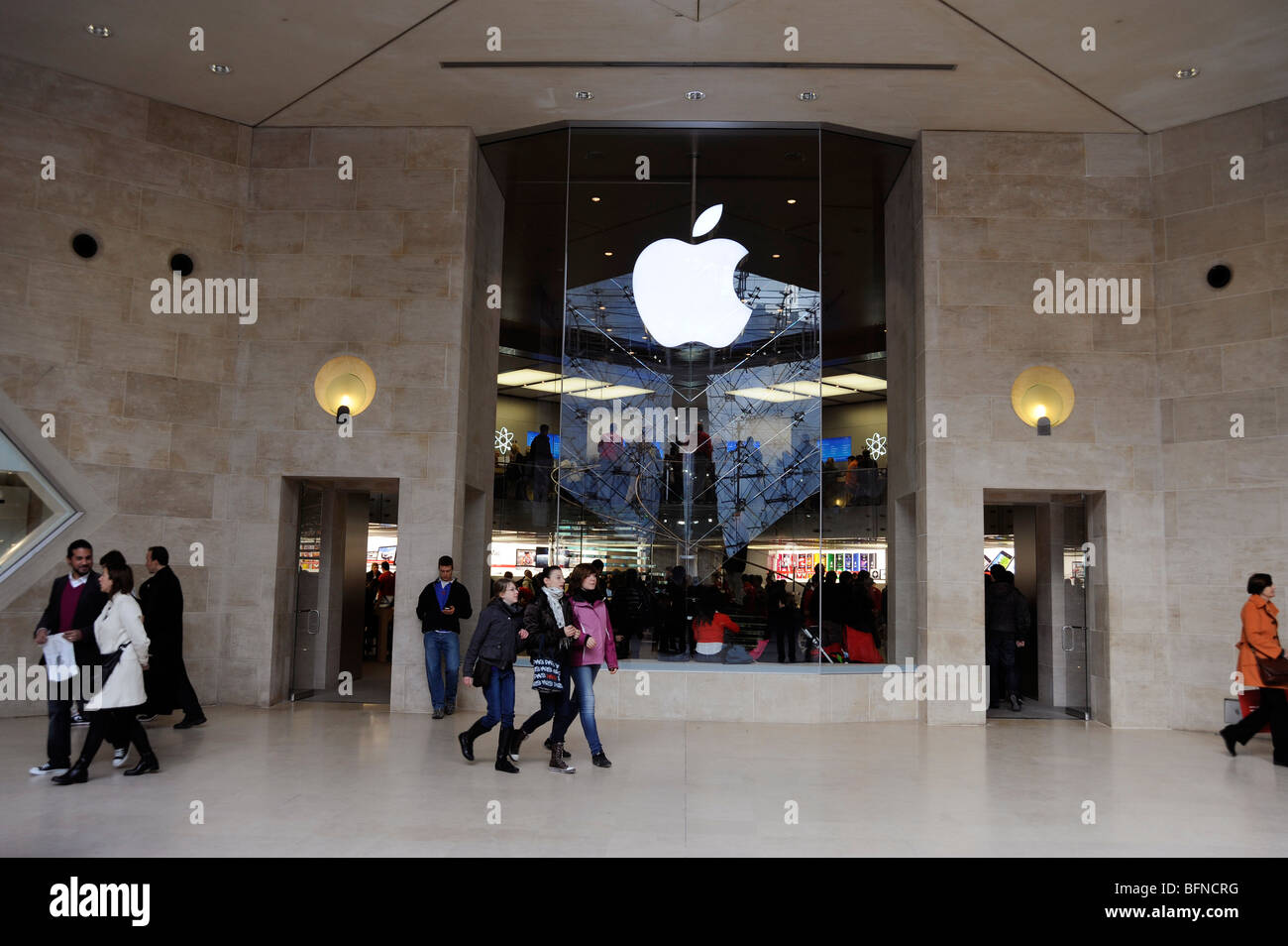 Apple store paris Banque de photographies et d’images à haute ...