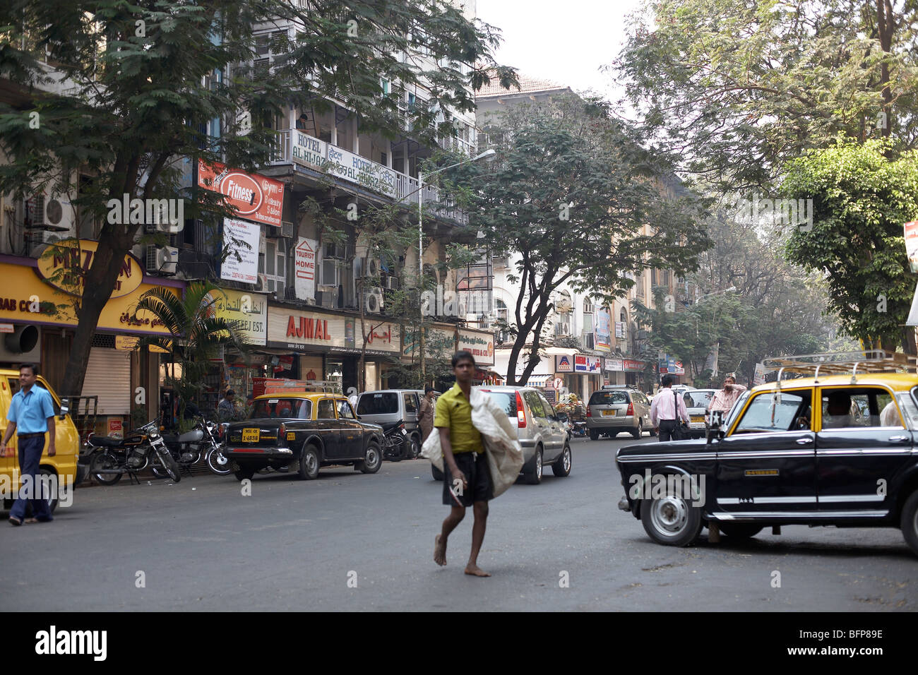 Inde Mumbai Bombay Street scene Photo Stock - Alamy