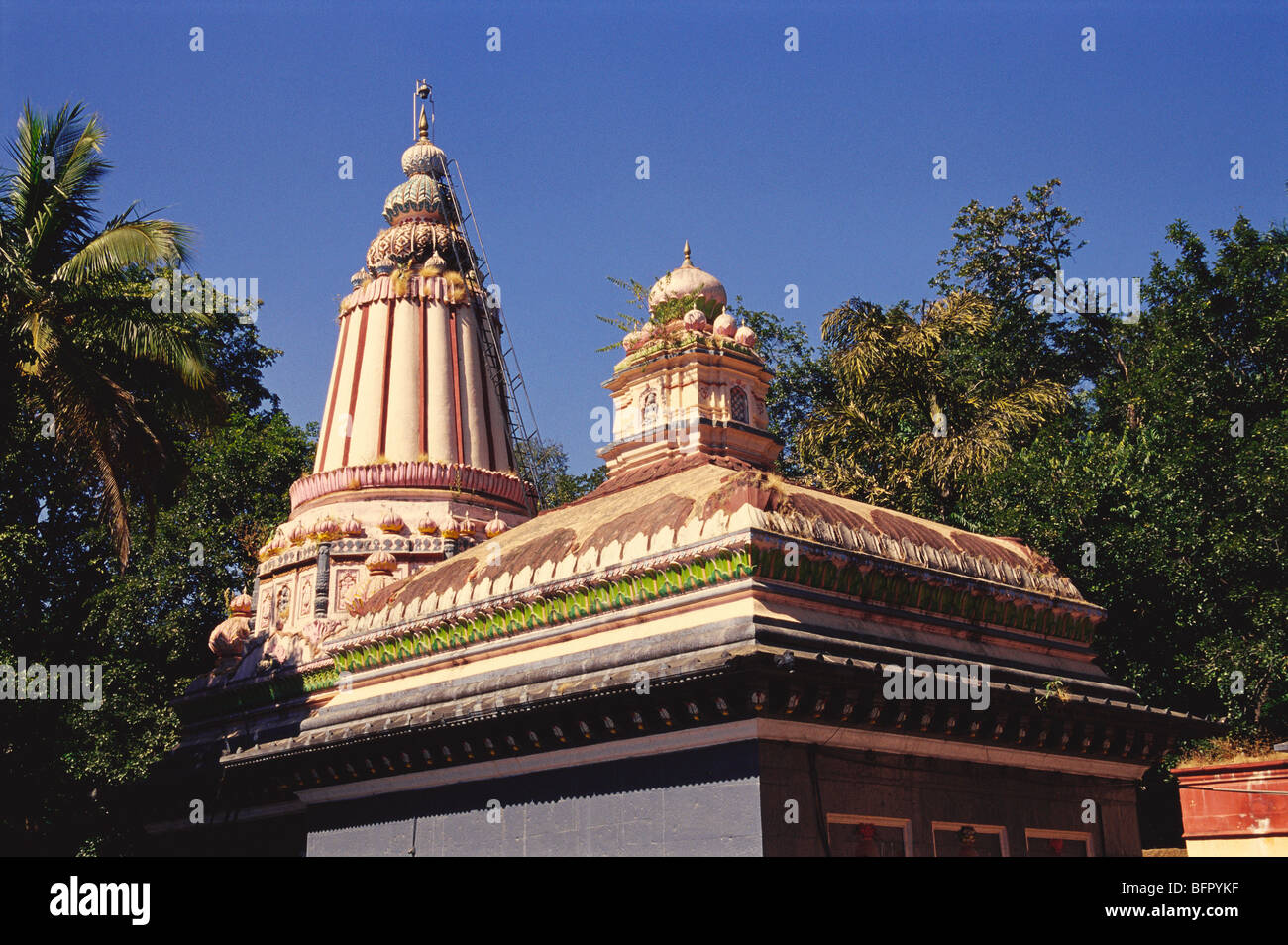 Baneshwar temple Banque de photographies et d’images à haute résolution ...