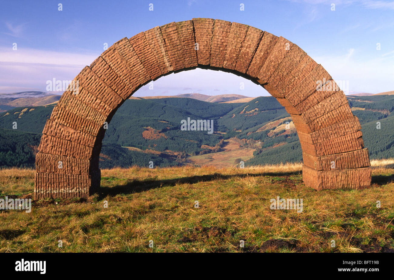 Striding Arch par l'artiste Andy Goldsworthy Photo Stock - Alamy