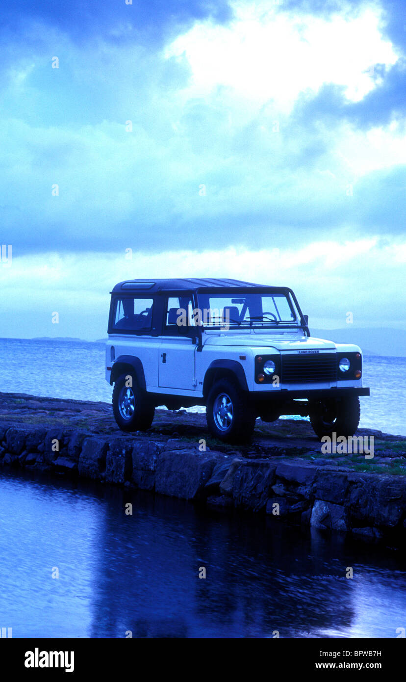 Land rover defender 90 Banque de photographies et d’images à haute ...