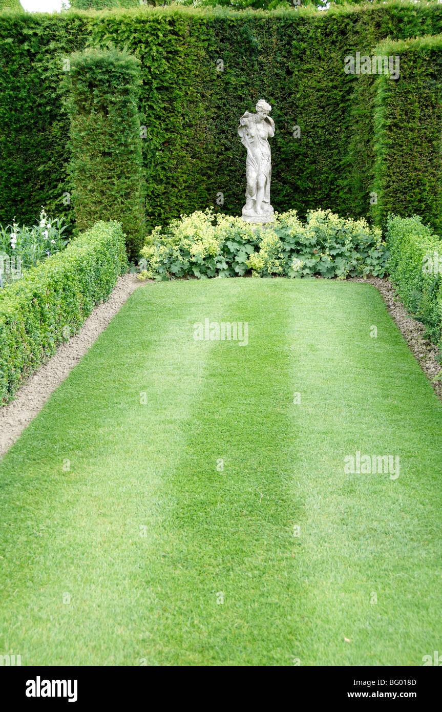 Une statue de pierre Banque de photographies et d’images à haute ...