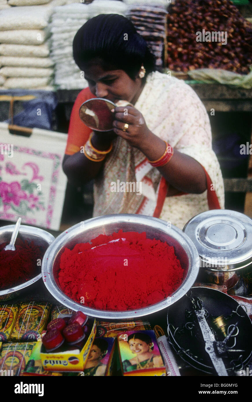 Bindi Powder Banque d'image et photos - Alamy