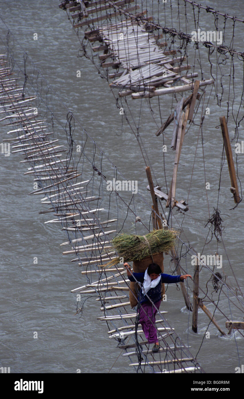 Rope bridges Banque de photographies et d’images à haute résolution - Alamy
