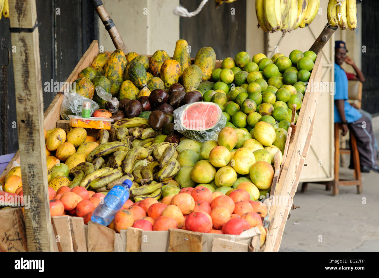 Fruit stall mombasa kenya Banque de photographies et d’images à haute ...