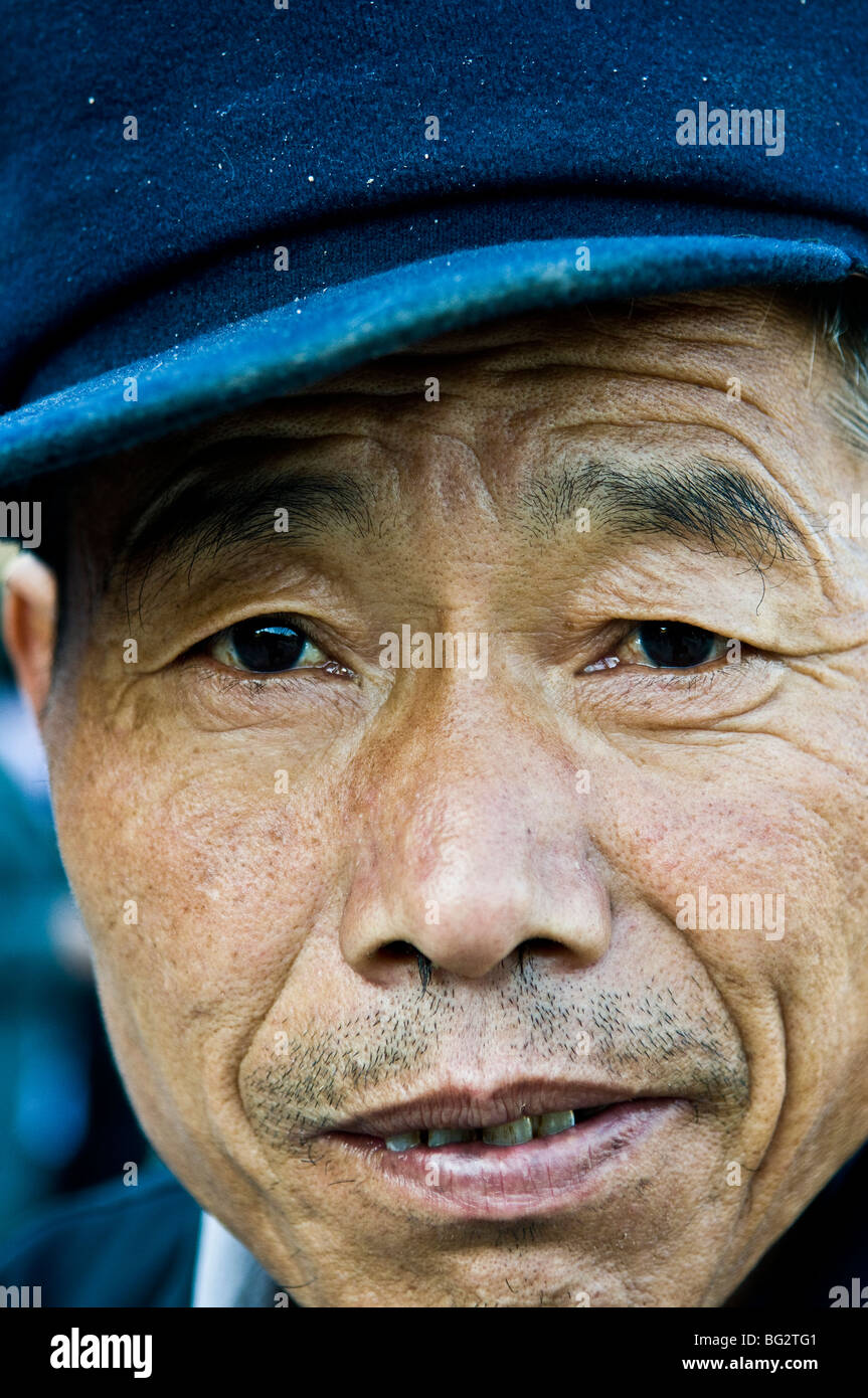 Vieil homme chinois traditionnel Banque de photographies et d’images à ...