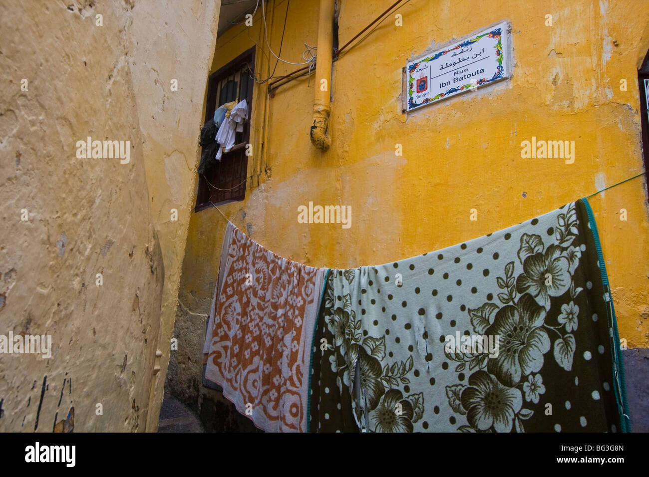 Rue Ibn Batouta de Tanger Maroc Photo Stock - Alamy