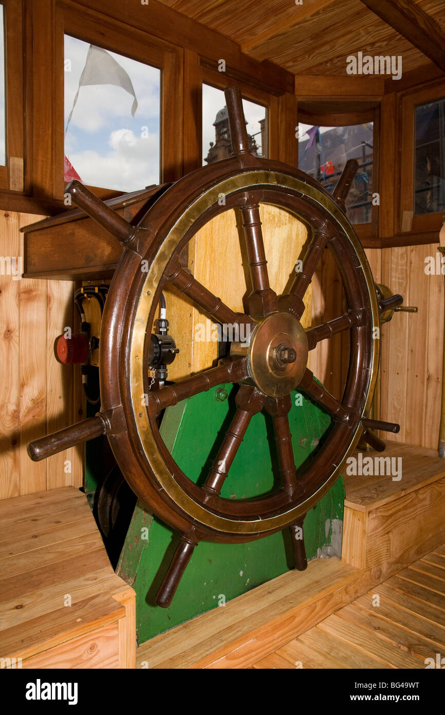 Timonerie bateau Banque de photographies et d’images à haute résolution ...