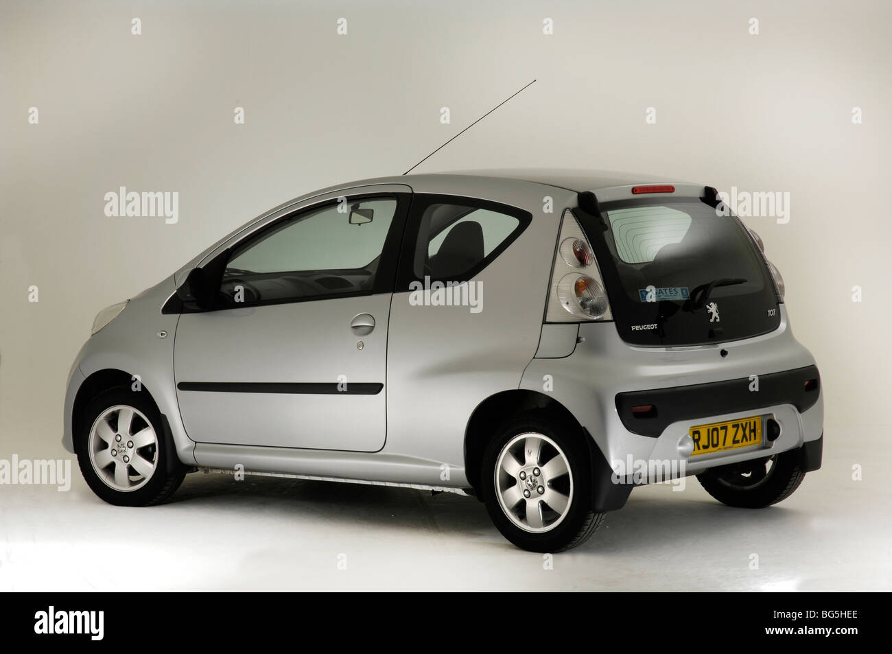 Peugeot 107 Banque de photographies et d’images à haute résolution - Alamy